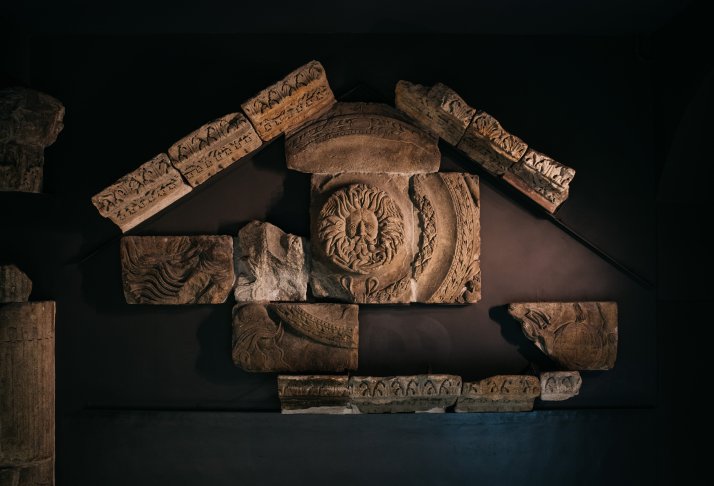 Temple pediment and Gorgon's head | Roman Baths