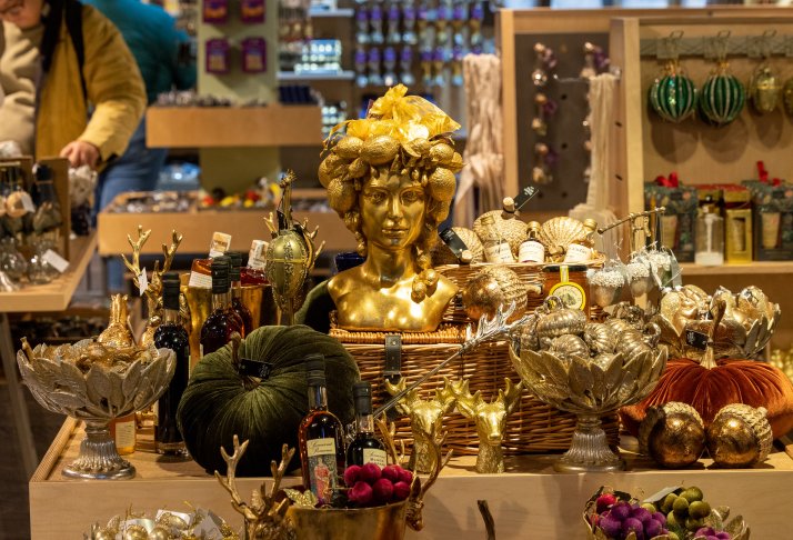 Eight ways to celebrate Christmas the Roman way | Roman Baths